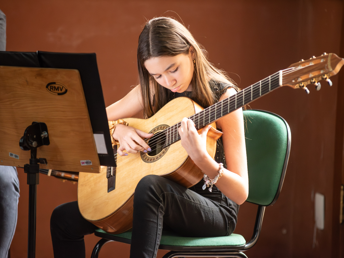 Santa Marcelina Cultura – Camerata de Cordas Dedilhadas do GURI de Franca